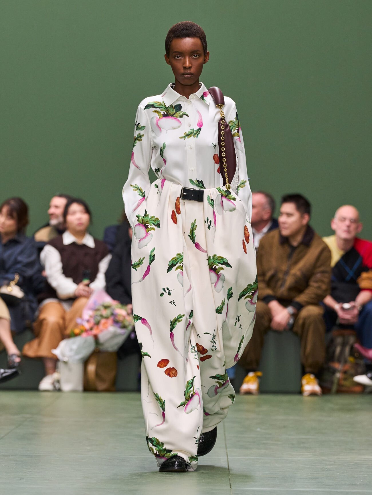 LOEWE Women's 2024 Fall / Winter Runway Collection